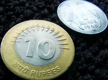 Mini Indian Rupee futures launched in Dubai