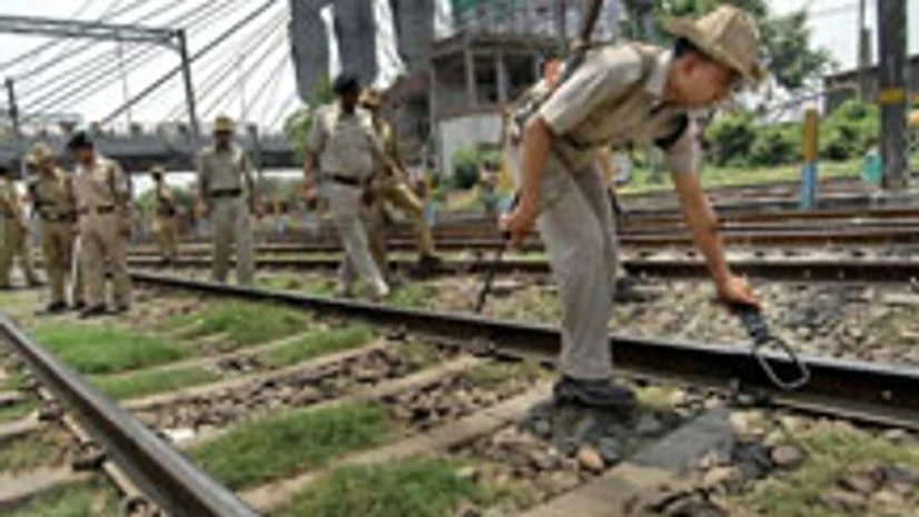 Maoists blow up train track Maoists blow up train track