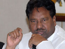 Textile Minister lays foundation of new block at NIFT campus