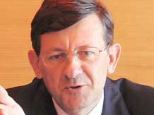 Vodafone chief meets FM