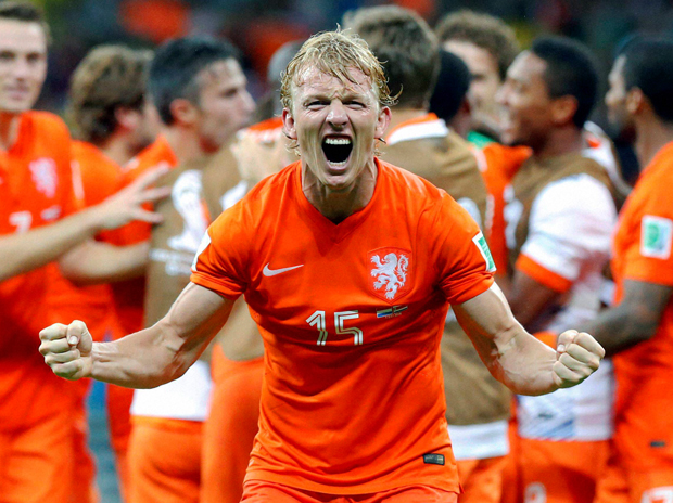 Super-sub 'keeper puts Dutch into semis