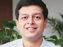 HCL MD Harsh Chitale resigns; Sheshadri to take charge | Company ...