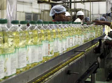 Modi to bet $1.5 billion on palm oil plan as imports surge | Business ...