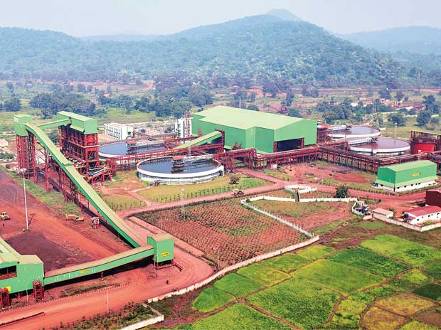 Essar Steel banks on investor to pare debt | Business Standard News