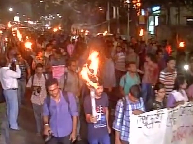 JNU row: Jadavpur varsity students raise pro-Afzal, 'azadi' slogans