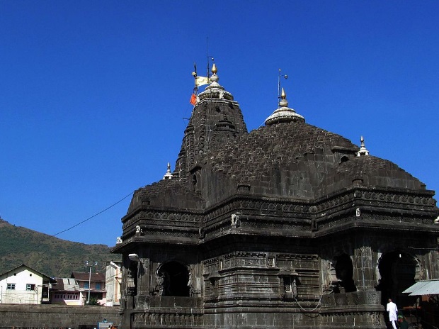 Trimbakeshwar temple revokes its April 3 ban on men's entry in sanctum ...