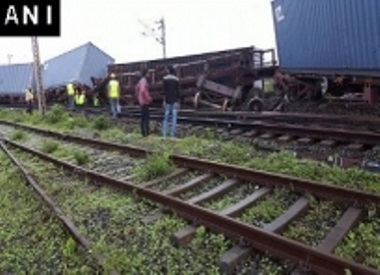 Seven trains diverted, one cancelled as Surat-Nandurbar MEMU train ...