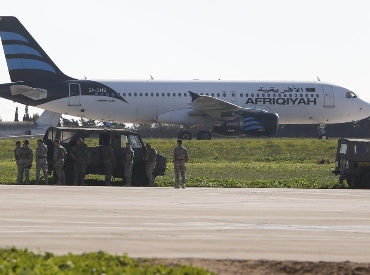 Libyan plane: Passengers released, hijackers and crew members still onboard