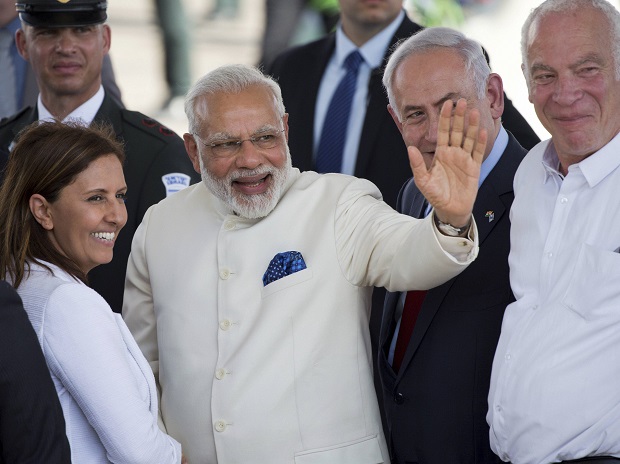 Modi in Israel: PM hails sacrifices of Israeli PM's brother 41 years ...
