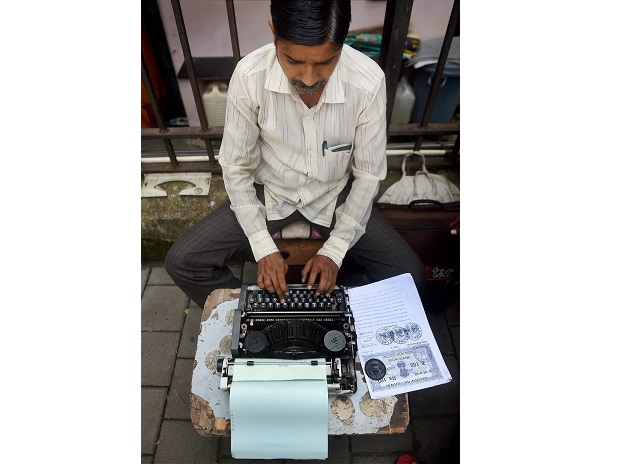 Maharashtra to hold the last test for typists, bid adieu to typewriters ...