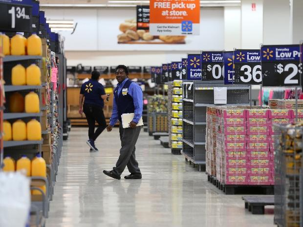 Pilot threatens to crash plane into a Walmart store in US city, says ...