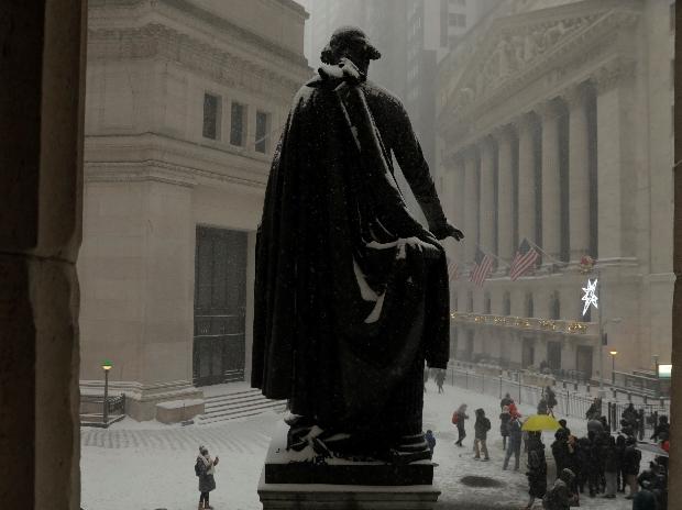 Amazon, Nike drive Wall Street higher; AmEx, Schlumberger, IBM lower ...