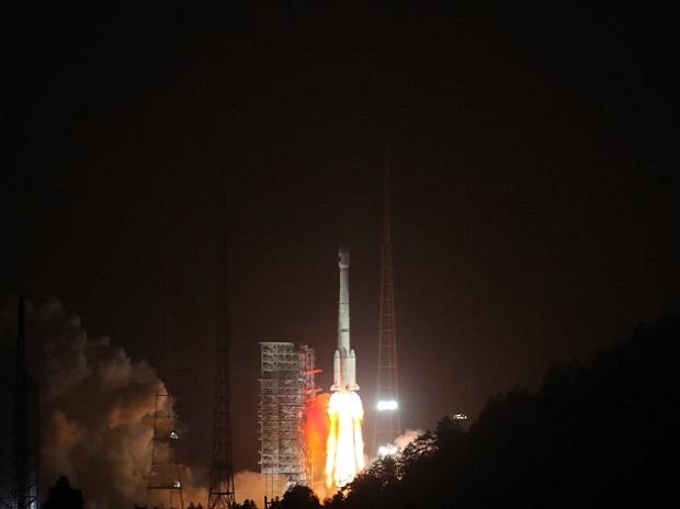 China sends twin navigation satellites into space on single carrier rocket