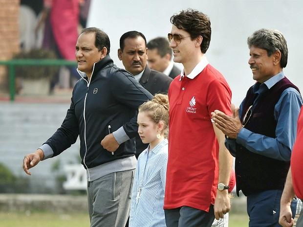 Justin Trudeau and children play cricket with Kapil Dev, Azharuddin