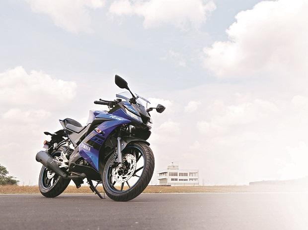 Race-ready: The new Yamaha YZF R15 moves like a thoroughbred racer ...