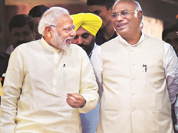 Narendra Modi Standing Photo Hd