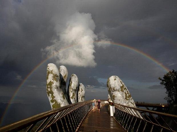 In pics: 'God's hands' cradle Vietnam's Golden Bridge | Business ...