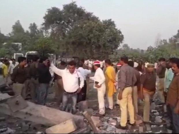 8 killed, 3 injured in explosion at firecracker factory in Uttar Pradesh