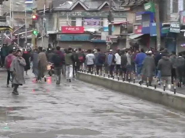 Suspected militants shoot civilian to death in Baramulla district of J&K