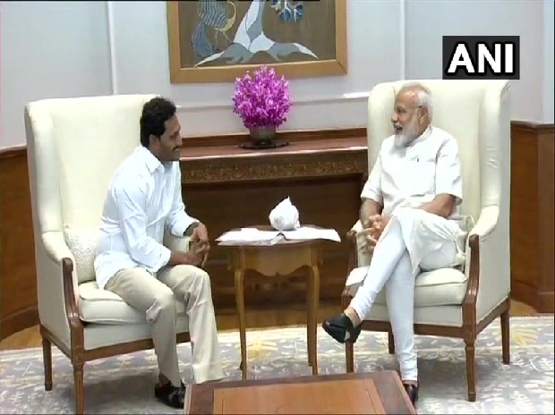 Jaganmohan Reddy meets Modi in Delhi, discusses special status for Andhra