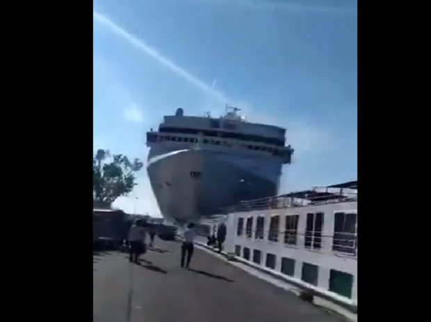 Cruise ship crashes into tourist boat in Venice, two injured