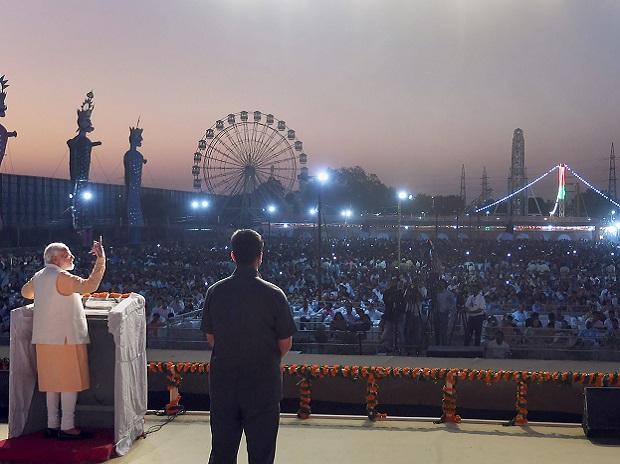 Congress policies destroyed nation, did injustice to J&K: Modi on Art ...