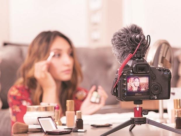 Video commerce takes wing with near-life-like shopping experience ...