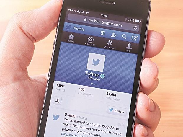 Twitter begins testing voice message feature for DMs in India today ...