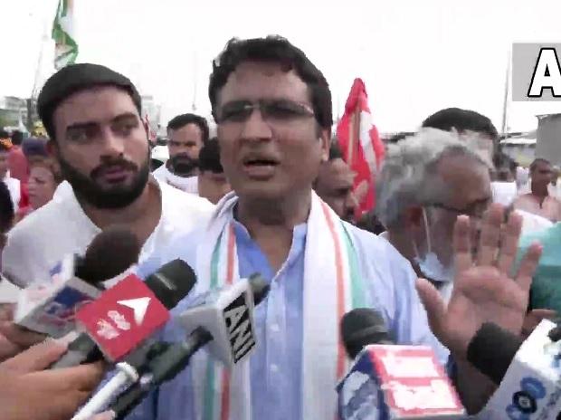 AAP's 10 guarantees for MCD elections 'bundle of lies', says Congress ...