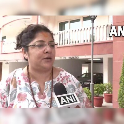 BJP's Locket Chatterjee accuses TMC supporters of accosting her vehicle ...