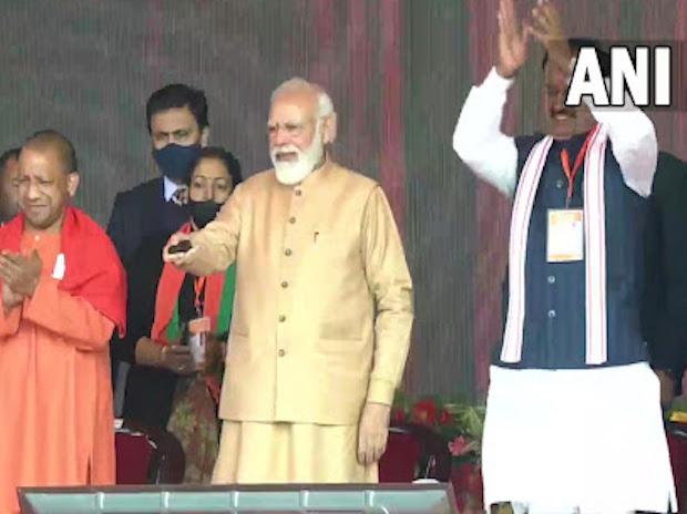 PM Modi transfers Rs 1,000 crore to bank accounts of self help groups ...