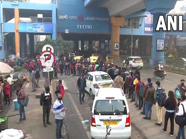 Covid curbs: Serpentine queues outside metro stations on day two ...