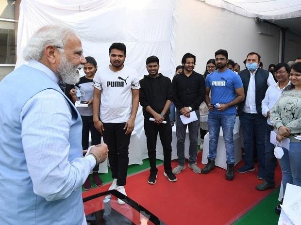 PM Modi interacts with students who returned from Ukraine | Current ...
