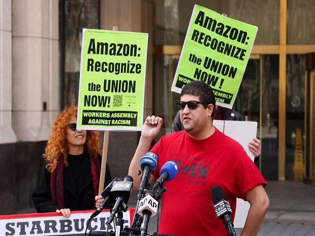 Amazon workers in New York warehouse vote to form a union ...