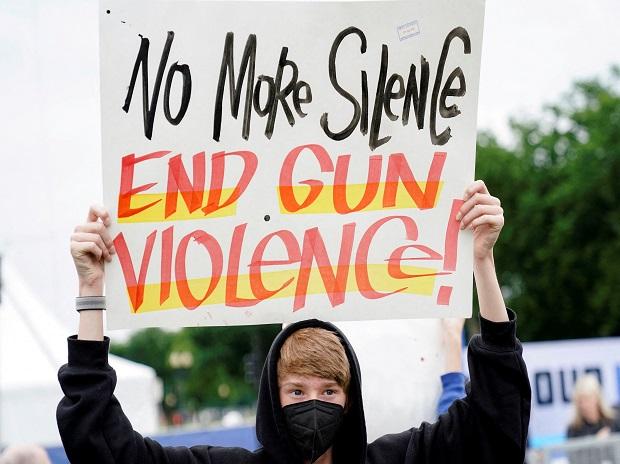 US: Senate Dems, GOP announce outline of gun deal with modest curbs ...