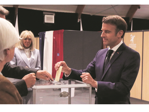 Me or chaos: Emmanuel Macron adopts ominous tone ahead of crucial vote ...