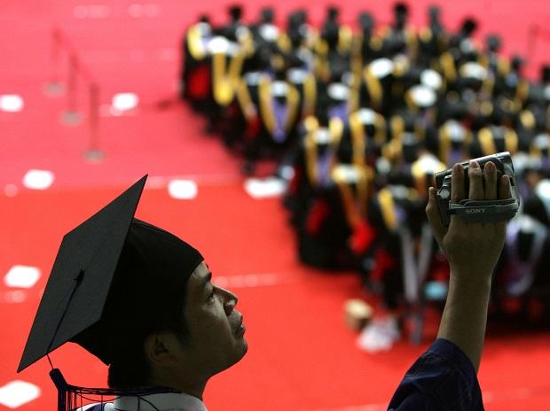 Amid record high unemployment, can China employ all of its graduates ...