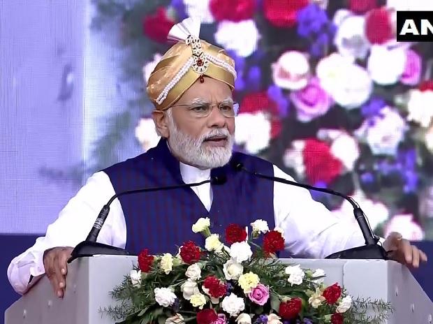 PM Modi avoids attacking CM KCR, promises development of Telangana ...