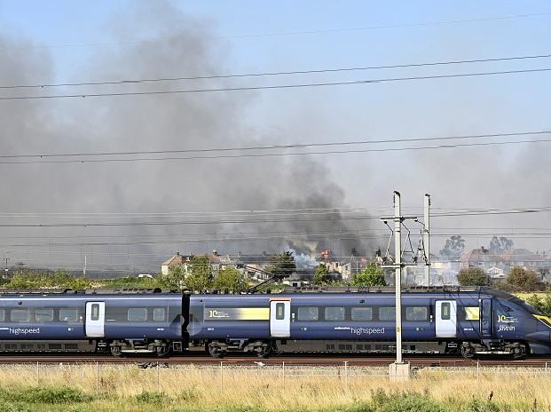 London's burning: Fire engulfs homes as UK temperatures hit record 40C ...