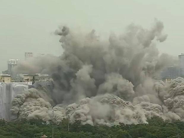 Watch: Controlled explosions bring down Noida's twin towers in seconds ...