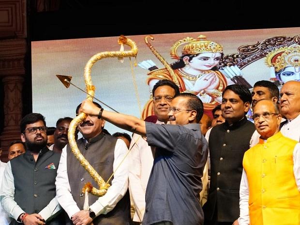 Delhi CM Arvind Kejriwal attends Dussehra festivities at Red Fort ...