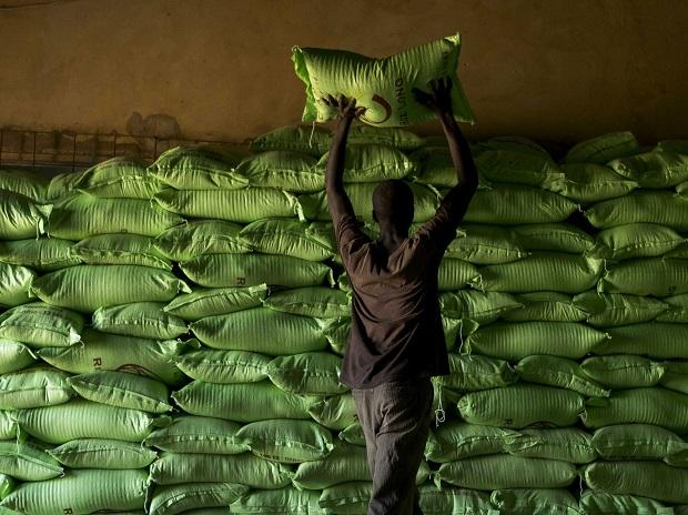 Soaring dollar leaves food piled up in ports as world hunger grows ...