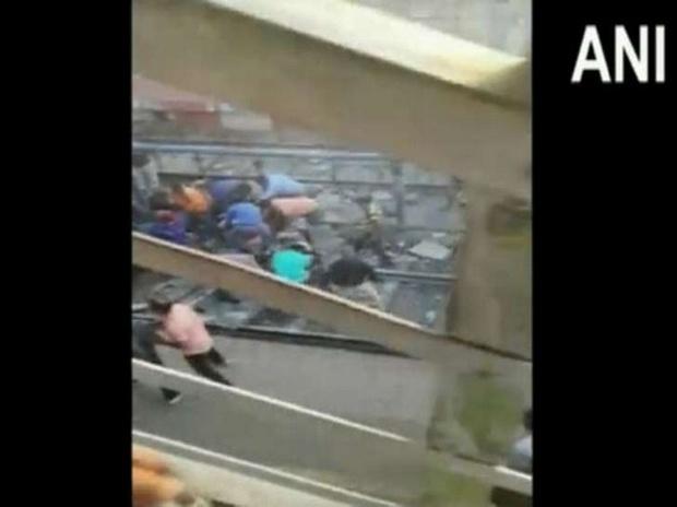 Slabs of foot-over bridge fall in Maha's Balharshah station, 4 injured