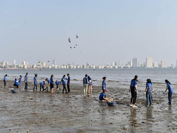 SBI Foundation conducts one of South Mumbai's largest Beach Cleaning ...