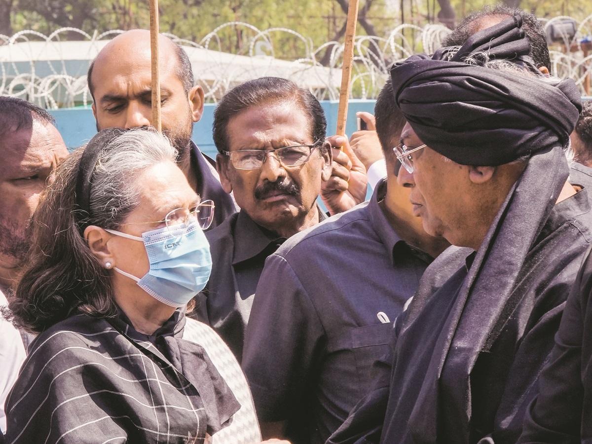 TMC MPs attend Congress-led opposition meeting, protest on Adani issue ...