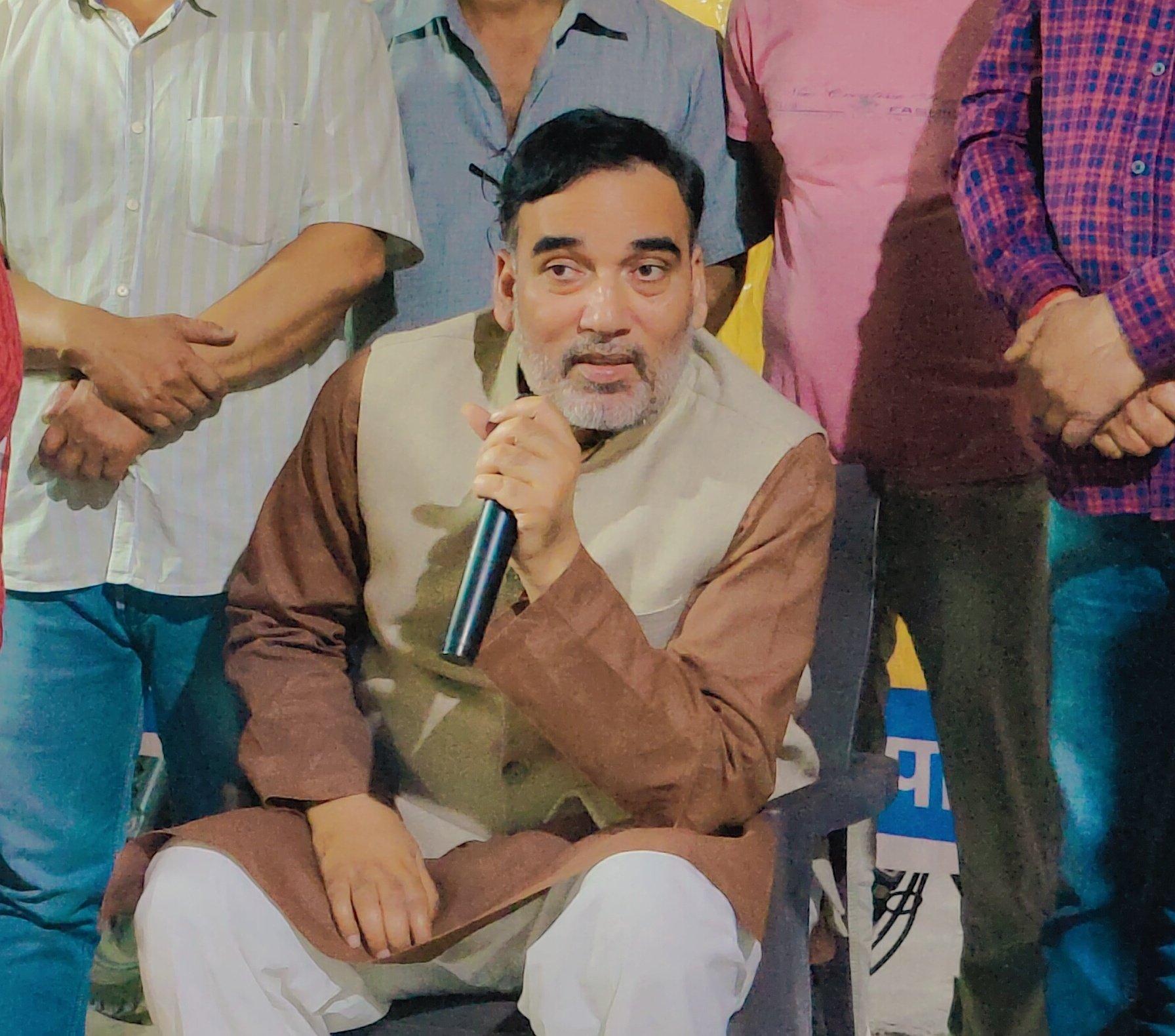 AAP to display posters against PM Modi across India on March 30 | India ...