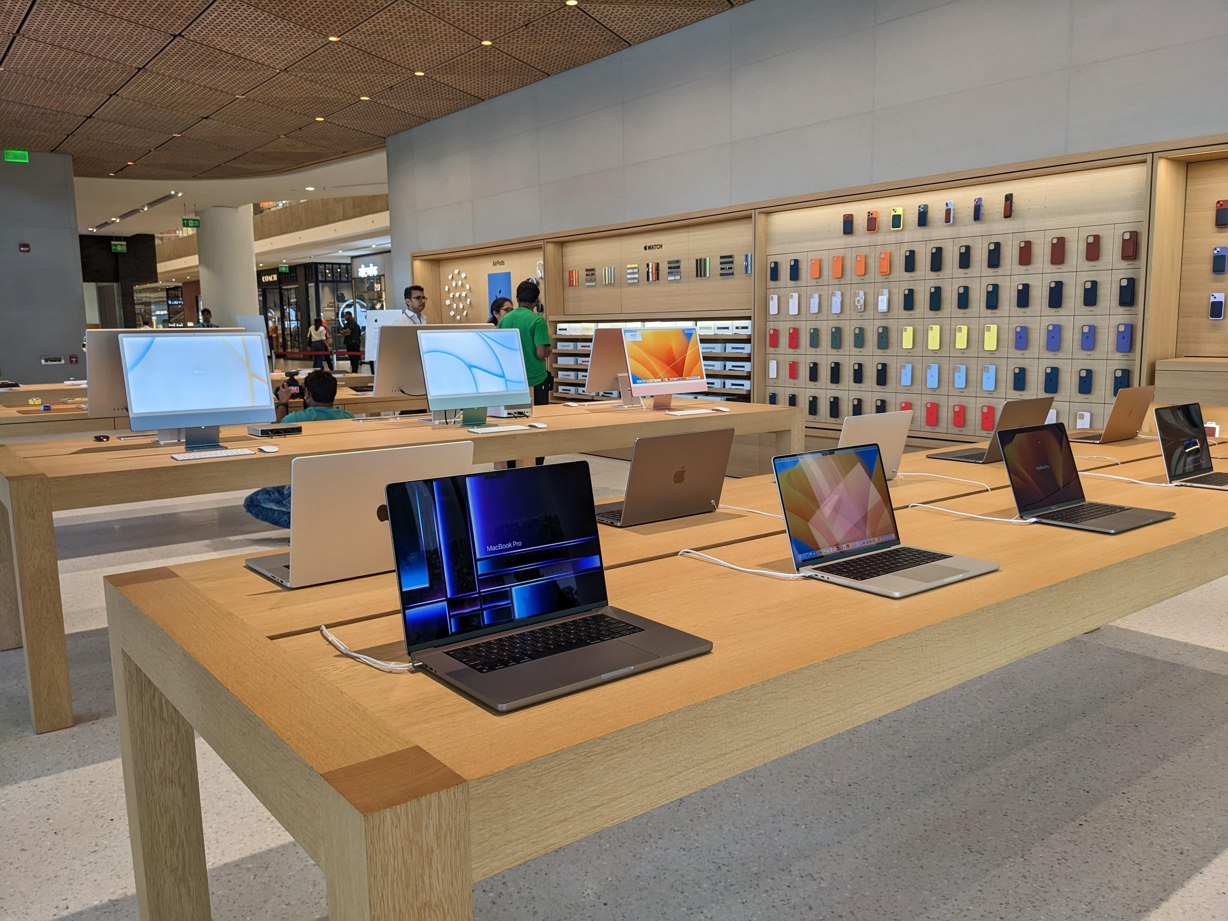 Here s A First Look Of The Apple Store That Opens In Mumbai Tomorrow