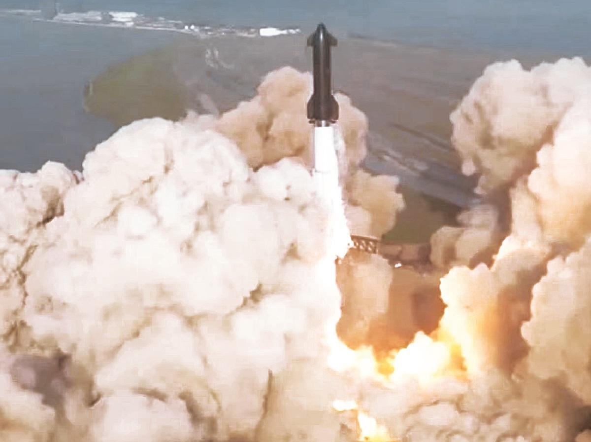 SpaceX Starship finally launches, blows up minutes after take-off ...