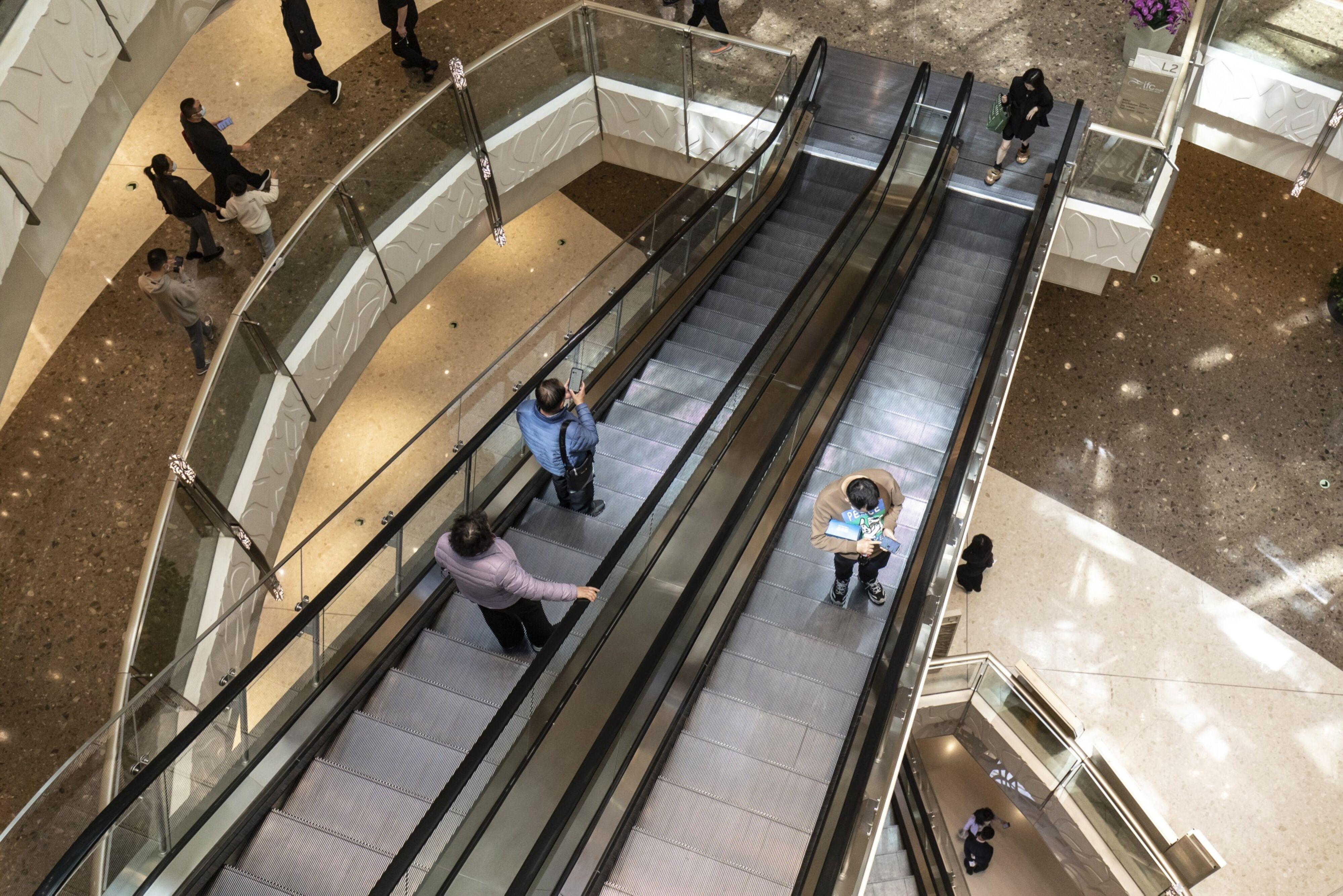 China's economic recovery worsens with weak consumer spending data ...