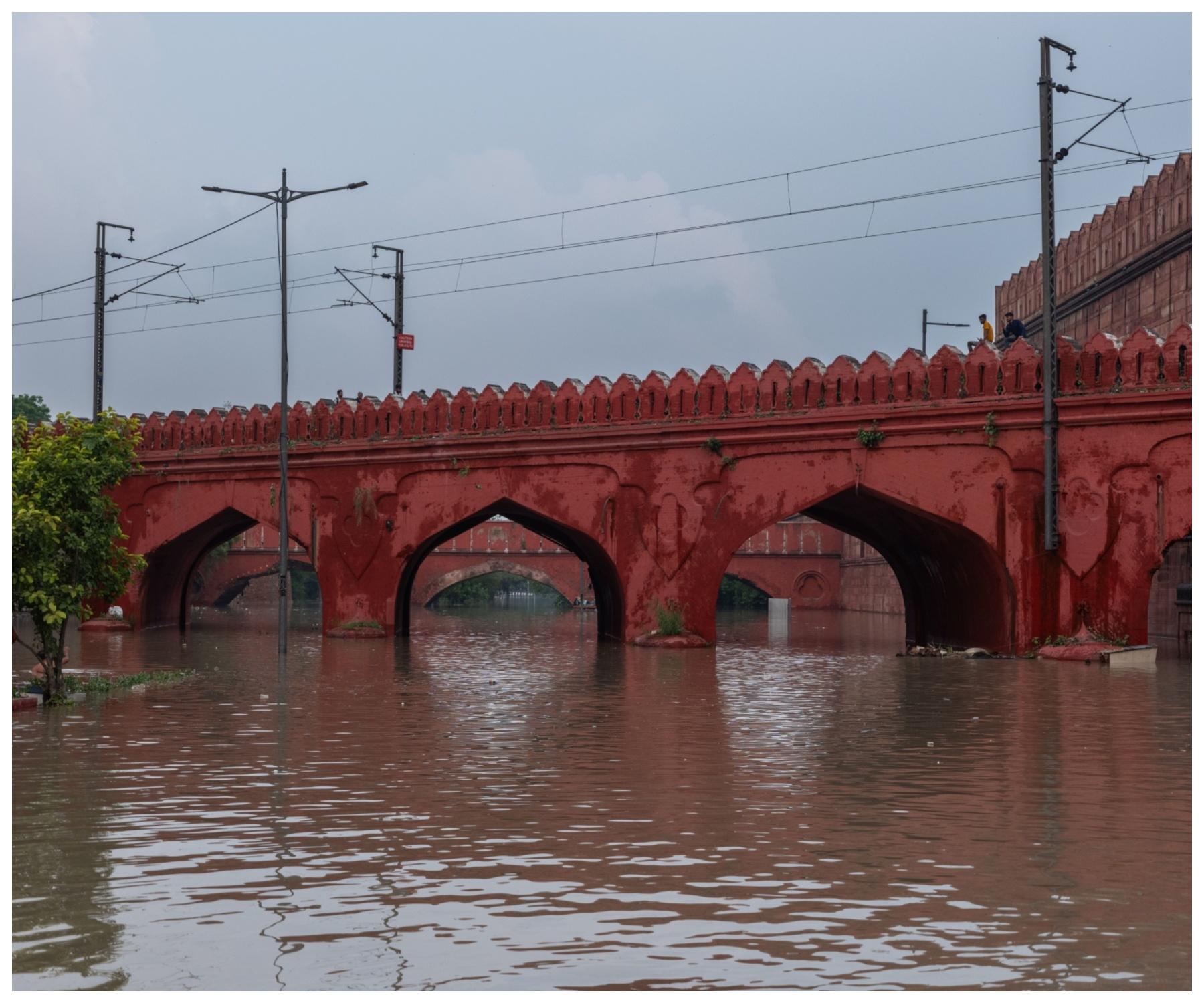 Heavy rain in upper reaches poses risk of another spell of floods in ...